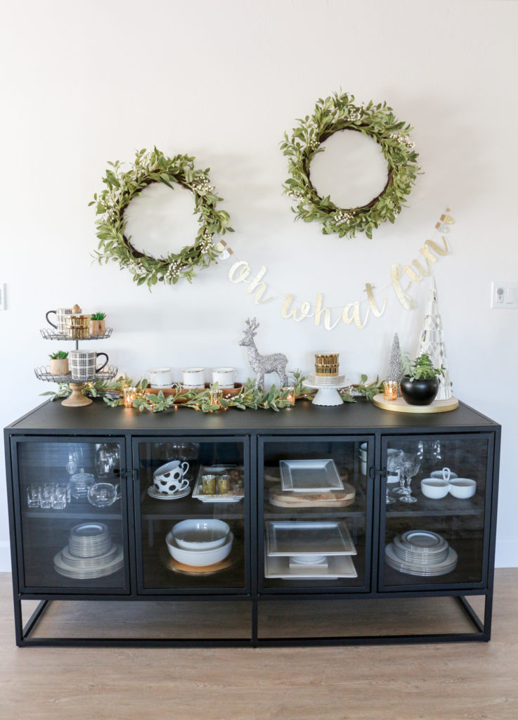 Holiday Decorating Inspiration: Tablescapes + Sideboards + Christmas ...
